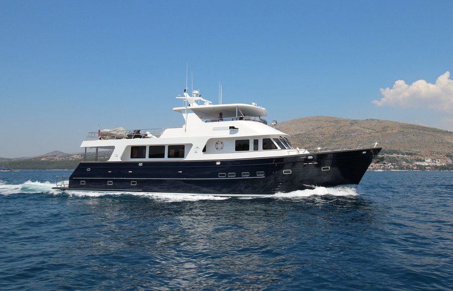 Outer Reef 800 MY for Sale and Information - BoatShowAvenue.com